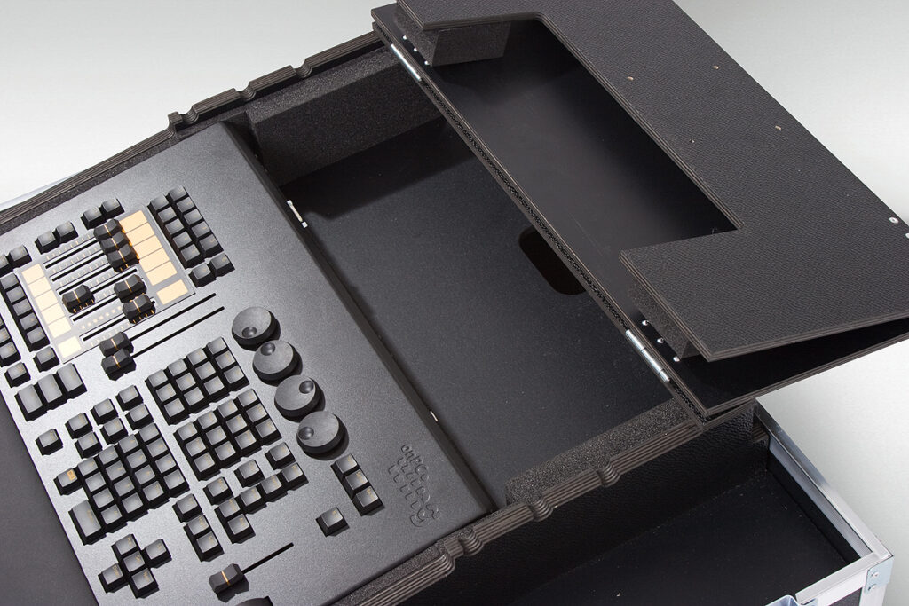 MA onPC command wing +Monitor +3HE – Amptown Cases GmbH – Flightcases ...